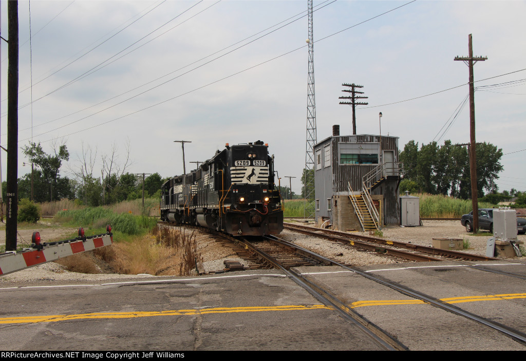 NS 5209 at Hallett Tower